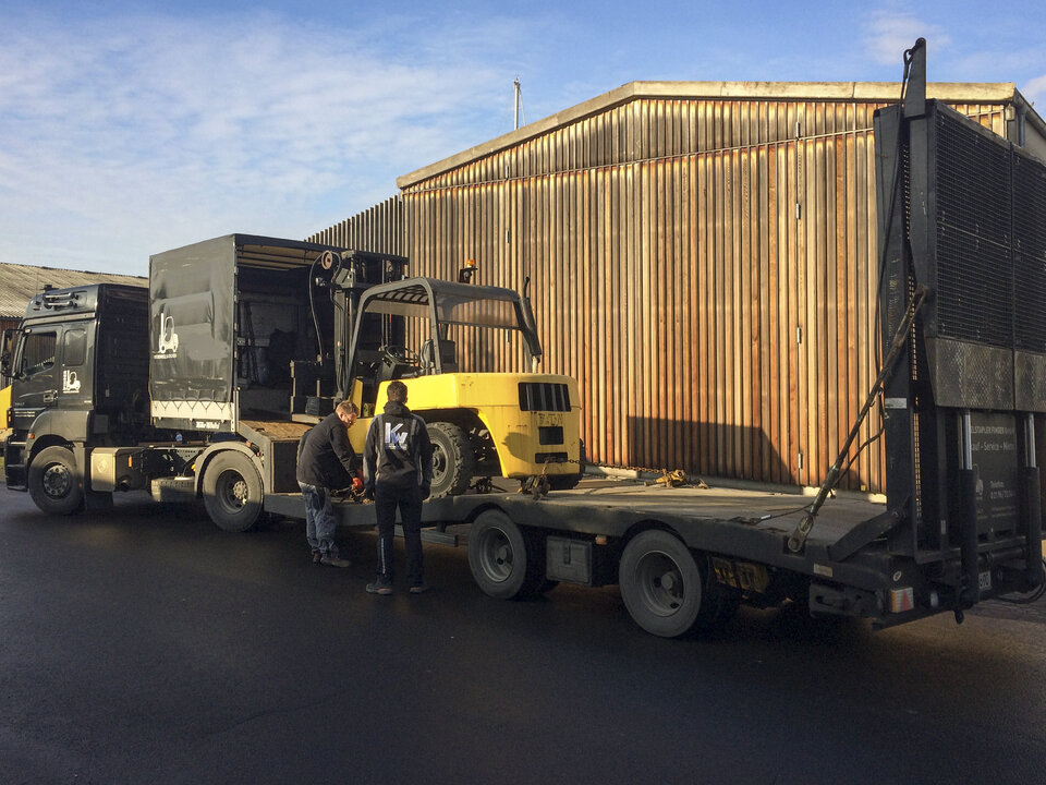 We (KW Kasper Machine Tools)